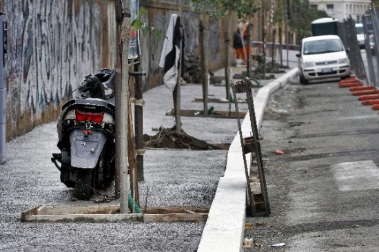 [FOTO] Cominciano i lavori in strada e gli operai non si fermano ...